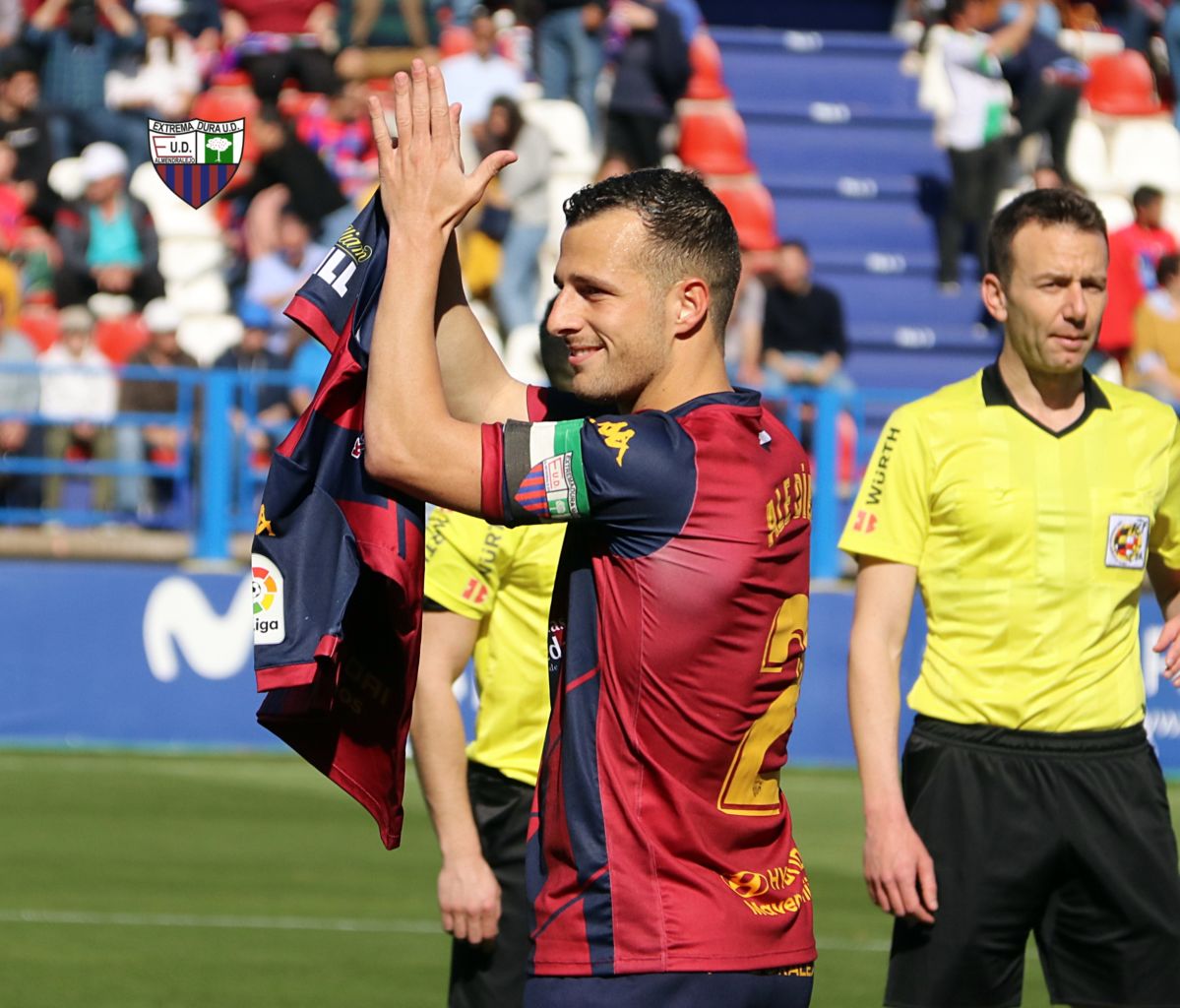 El Alba quiere fichar a Álex Díez, lateral derecho del Extremadura | 5 ...